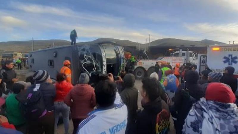 La Oroya 4 Muertos Y Al Menos 38 Heridos Deja Choque De Bus Con Tren